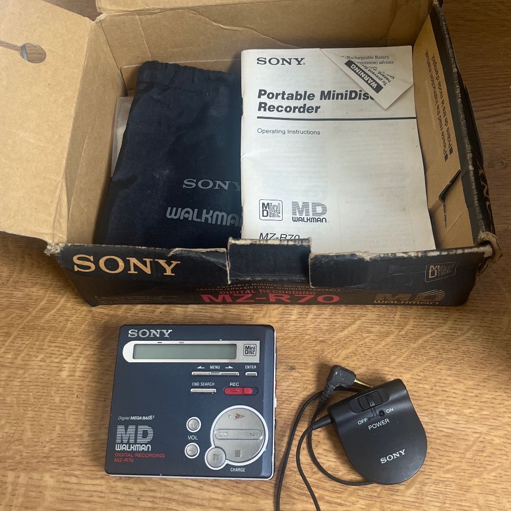 Pre-owned Sonu sony md Walkman MZ-R70 - Own4Less